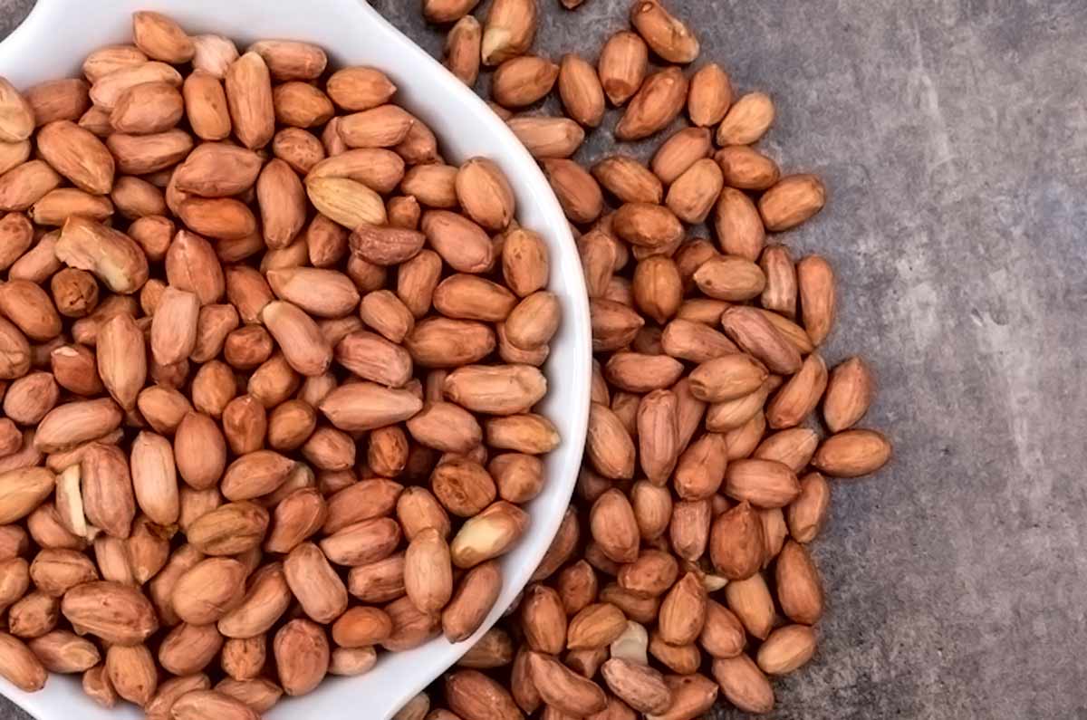 Ways To Remove Peanuts Skin| मूंगफली की स्किन को हटाने के हैक्स ...