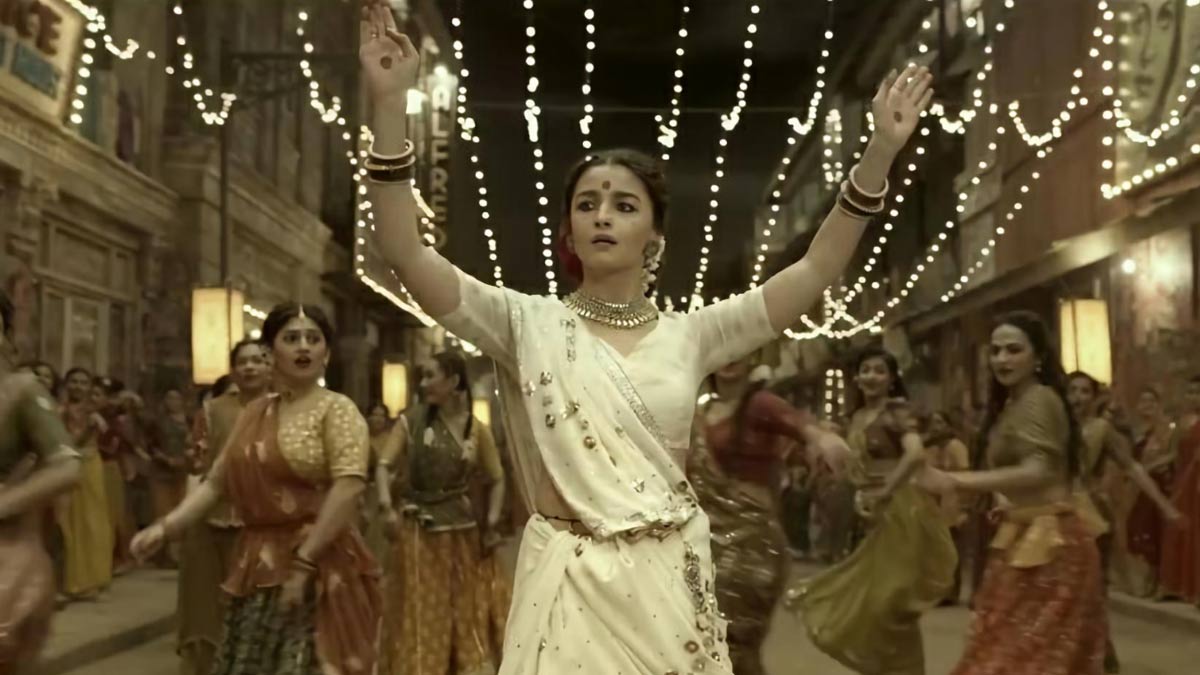 Alia Bhatt's Gangubai Inspires Fashion Show In Malaysia | HerZindagi