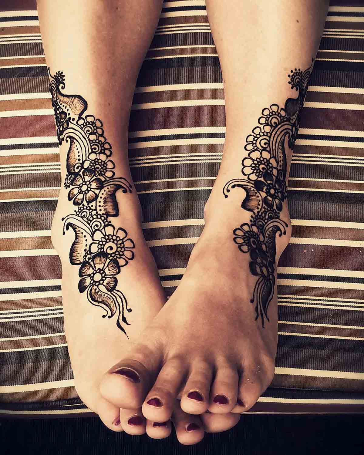 पैरों के लिए मेहंदी डिजाइन | foot bail mehndi designs | Herzindagi