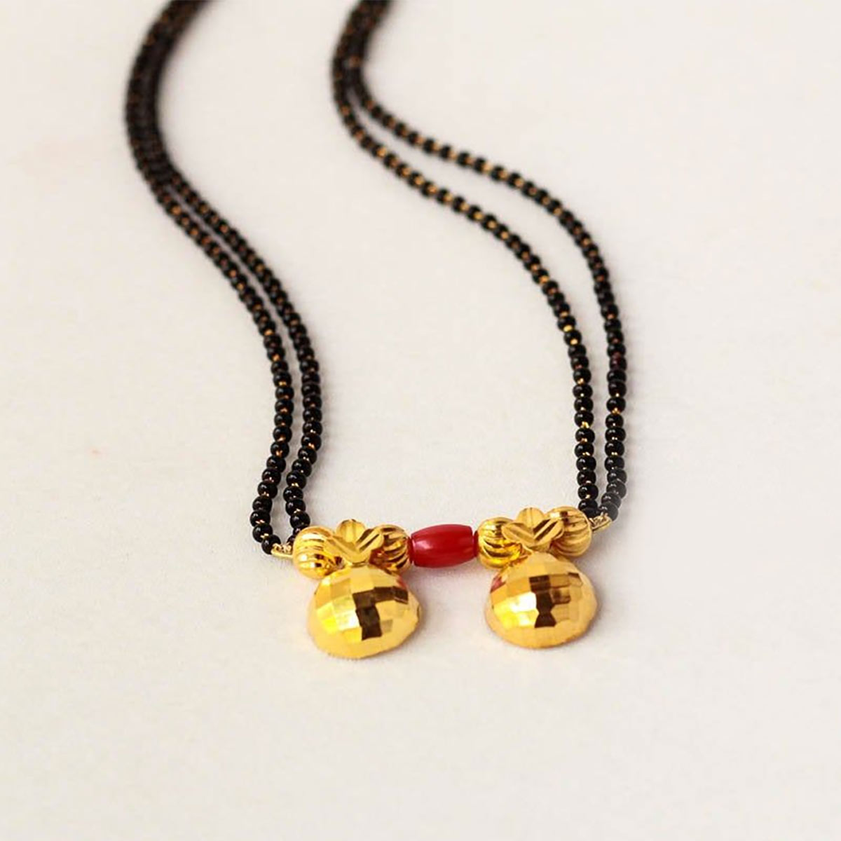 मराठी मंगलसूत्र की नई डिजाइंस देखें और उससे जुड़े महत्‍व के बारे में जानें | maharashtrian ...