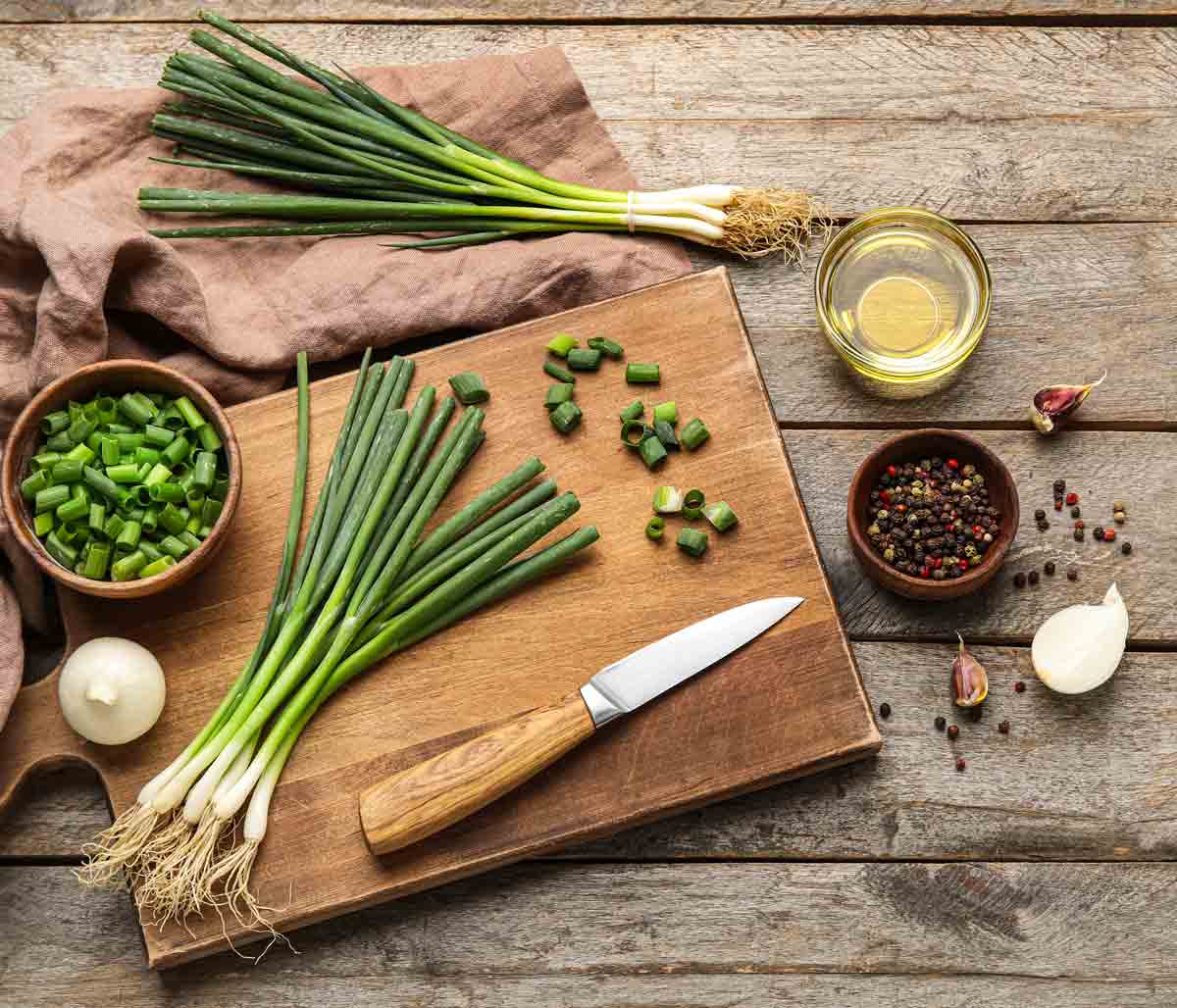 प्याज के पत्तों से ऐसे बनाएं तेल, जानें इस्तेमाल करने का तरीका | how to ...