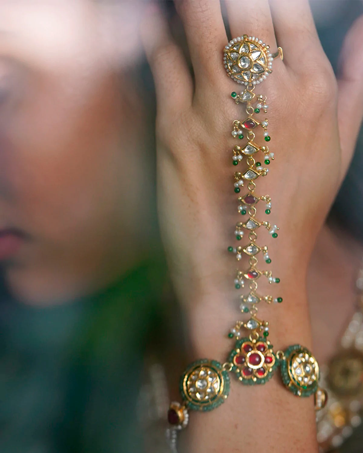 हाथों की शान बढ़ाएंगे हाथफूल के ये डिजाइंस, कैरी करना भी होगा आसान | light weight hathphool ...