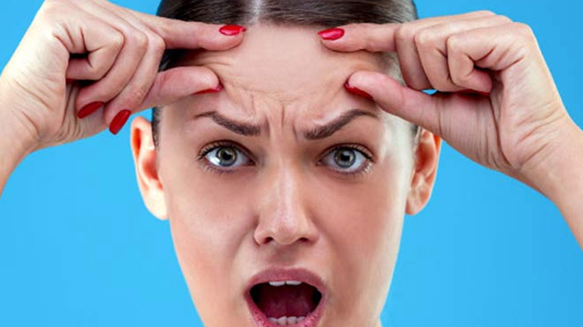 झुर्रियों के कारण चेहरा दिखता है बूढ़ा, इन टिप्‍स से दिखेंगी उम्र से 10 ...