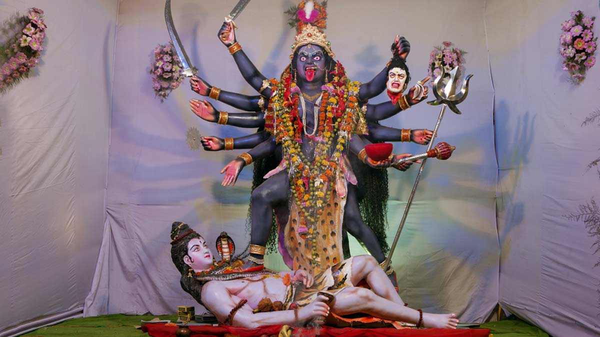 Why Bengalis Worship Kali During Diwali Instead of Lakshmi | Diwali ... Why Bengalis Worship Kali During Diwali Instead of Lakshmi | Diwali ...