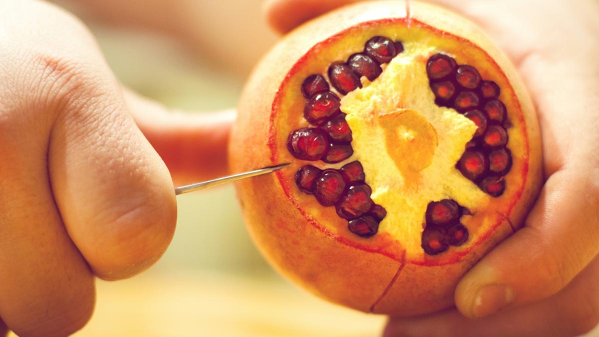 Cutting A Pomegranate Tips In Tamil | மாதுளை பழ டிப்ஸ் | madhulai tips ...