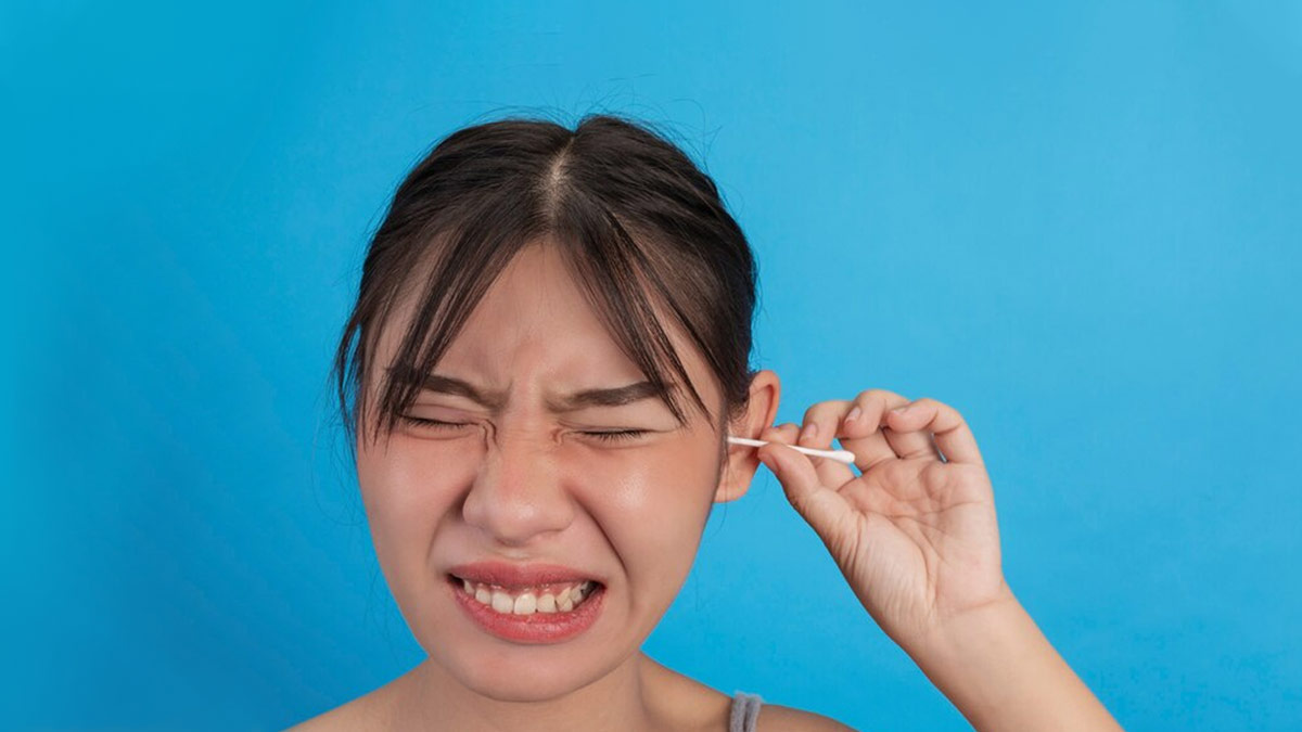 Know How Ear Bud Can Damage Your Ear| इयरबड से कान साफ करने के नुकसान ...