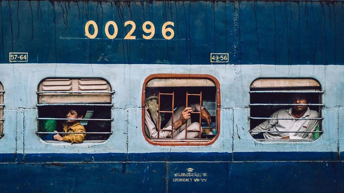 ट्रेन के डिब्बे पर लिखा नंबर। Number Written on Train Coaches। Train ...