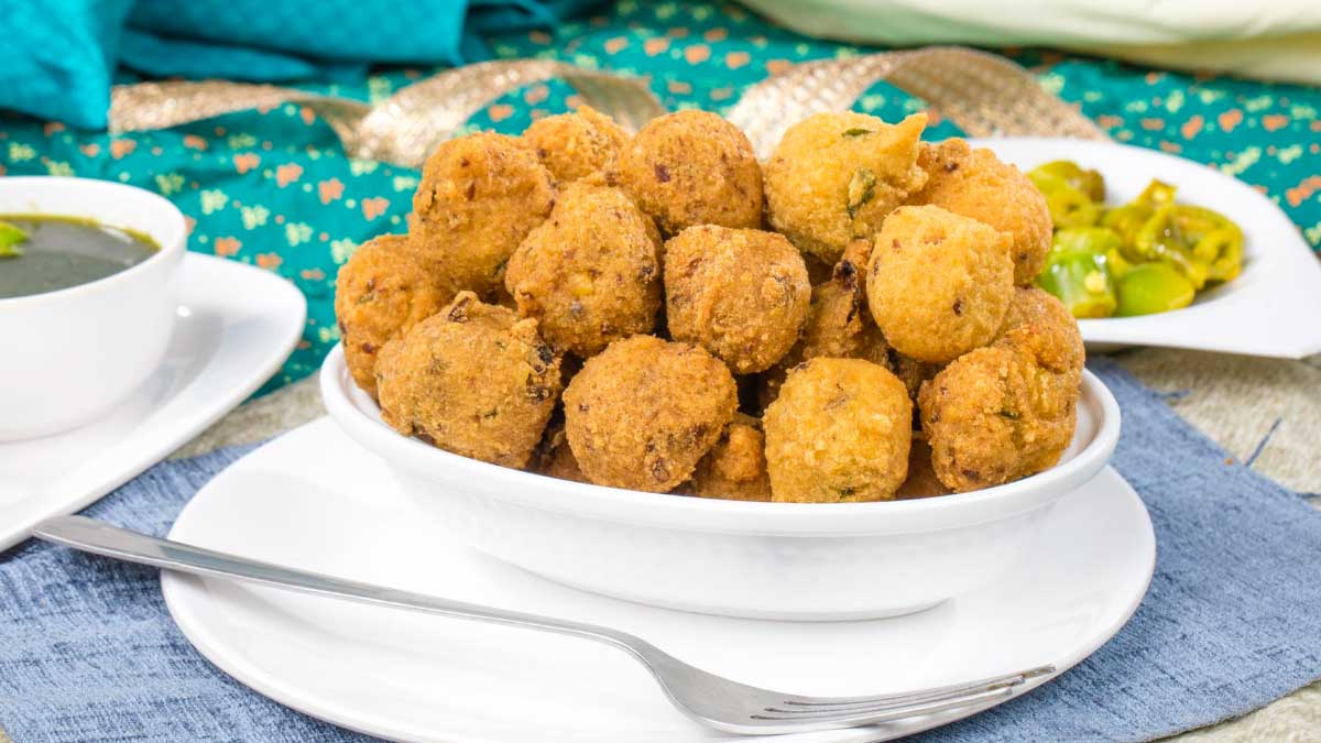 Moong Dal Snacks| मूंग दाल की नमकीन| Moong Dal Namkeen Aur Pakora Ki ...