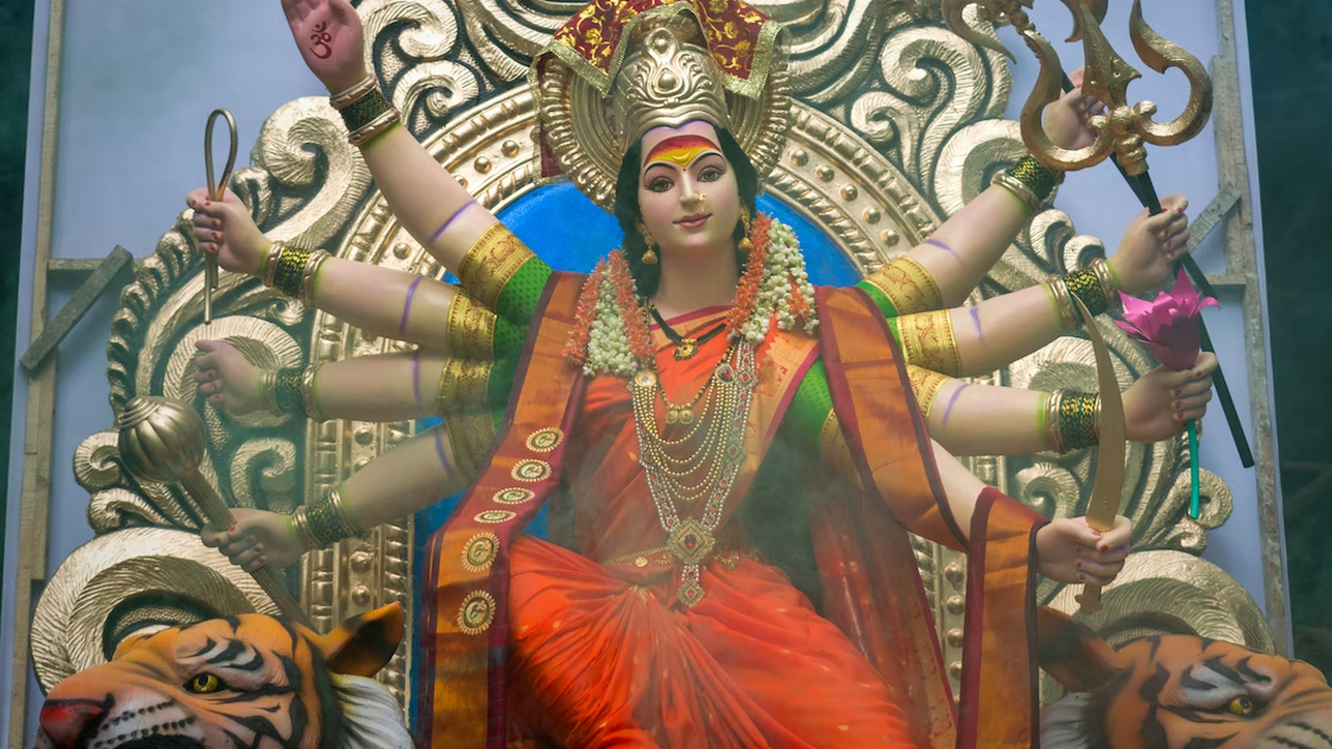 नवरात्रि पर दुर्गा मां को कैसे सजाएं।Maa Durga Decoration at Home। Mata ...