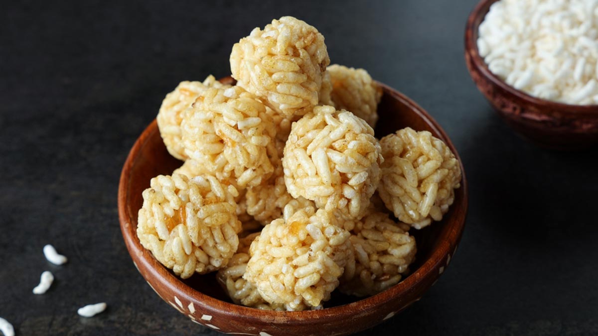 Murmura Laddu| मुरमुरे के लड्डू| Jaggery Murmura Laddu -घर पर परफेक्ट ...