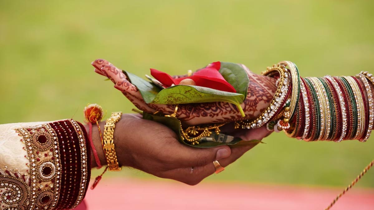 Significance Of Shagun In Hindi | शगुन क्या है | Shagun Kyon Diya Jata ...