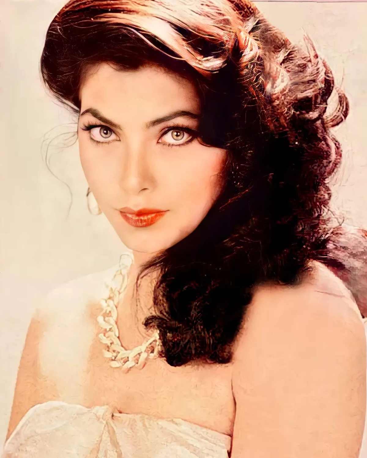 टार्जन गर्ल के नाम से मशहूर हुई थीं Kimi Katkar, जानें अब कहां हैं ...