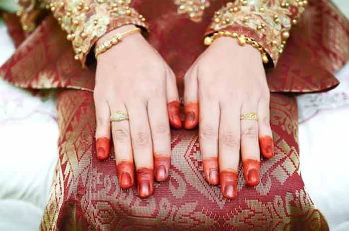 इन 2 तरीकों से हटाएं अपने नाखूनों से मेहंदी | how to remove mehndi from ...