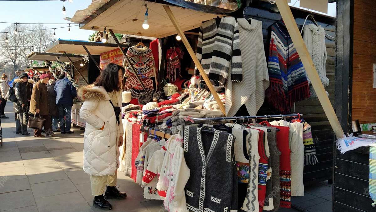 रानीखेत की इन जगहों से करें कपड़ों की जमकर शॉपिंग | best places for ...