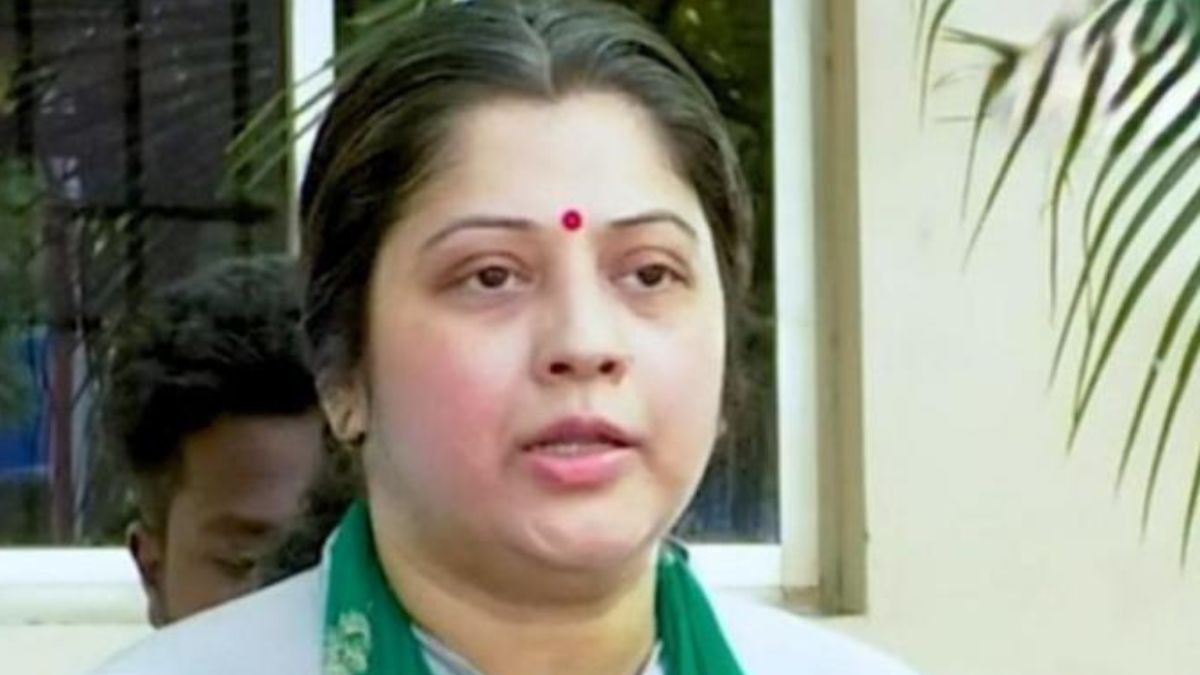 Actress Vijayalakshmi : 'சீமான் என்னை ஏமாற்றிவிட்டார்’..கதறி அழுத நடிகை ...