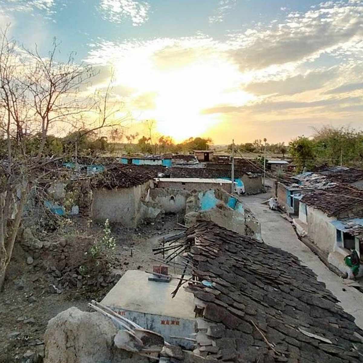 इस अनोखे गांव में रहने वाले लोग नहीं बनाते दो मंजिल का घर | village ...