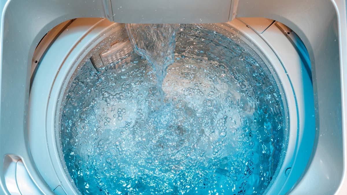 वाशिंग मशीन में बचे हुए साबुन के पानी को फेंकने की जगह करें ये काम ...