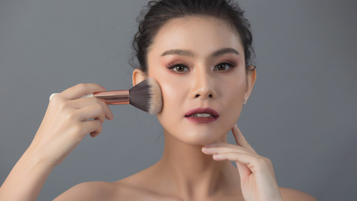 Makeup Tips: फाउंडेशन लगाते समय ये बातें है जानना जरूरी इससे आपका मेकअप ...