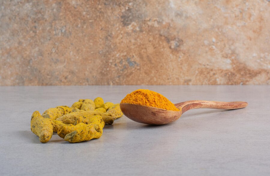 खांसी दूर करने में बहुत कारगर है यह खास हल्दी जानें कैसे करना है इस्तेमाल Raw Turmeric For