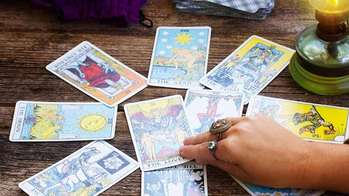 Weekly Tarot Reading: 25 To 31 December, Pisces, Aquarius And These 2 ...