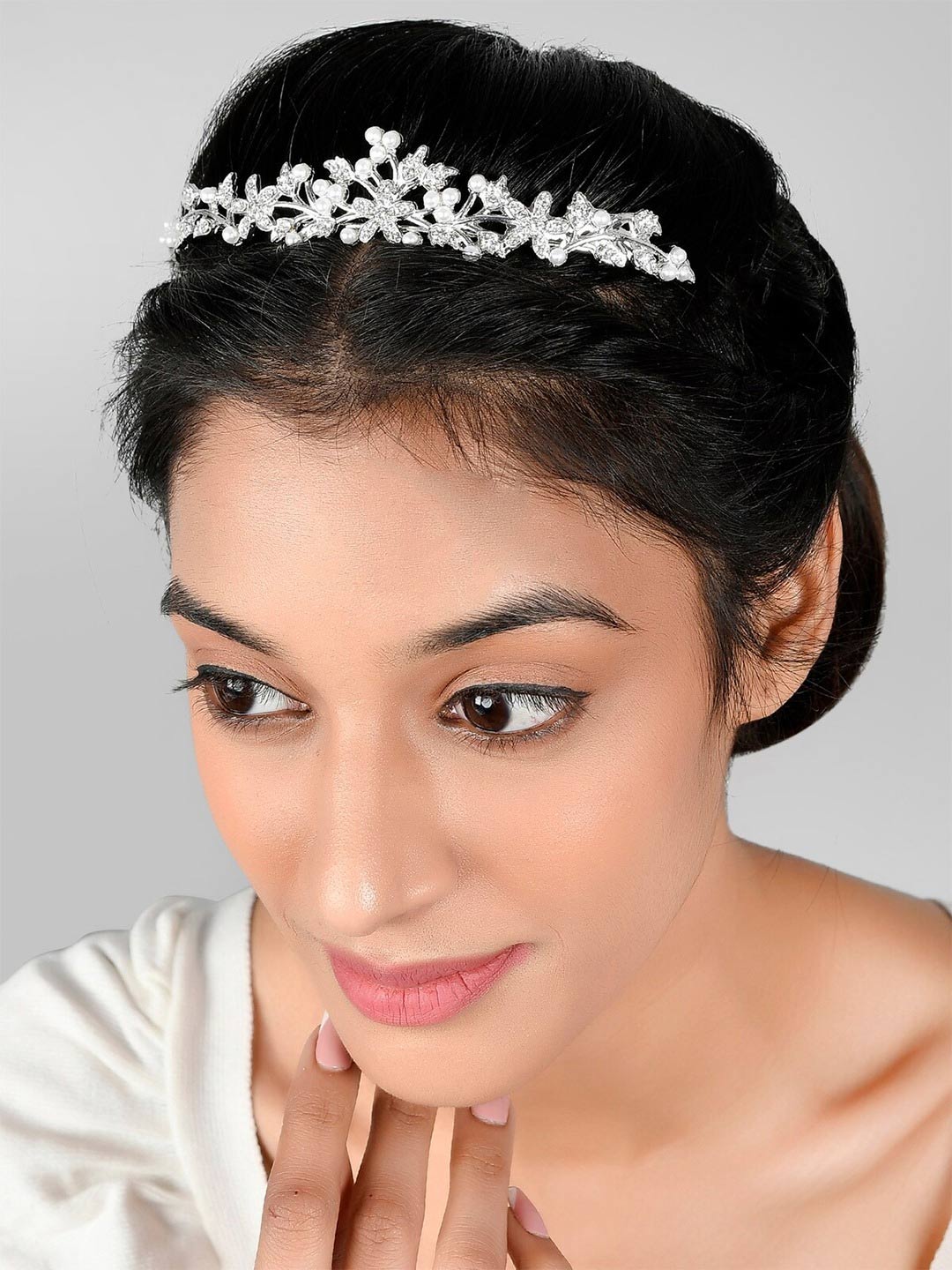 आर्टिफिशियल हेयर एक्सेसरीज के साथ बनाएं ये हेयर स्टाइल, दिखेंगी खूबसूरत ...