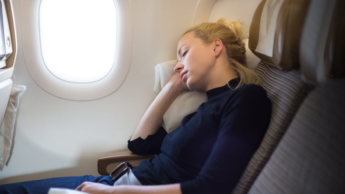 Flights Tips: क्या फ्लाइट में टेक ऑफ और लैंडिंग के दौरान सोना चाहिए? आप ... Flights Tips: क्या फ्लाइट में टेक ऑफ और लैंडिंग के दौरान सोना चाहिए? आप ...