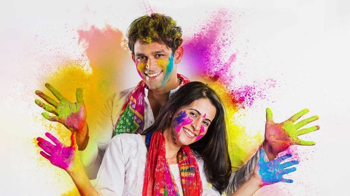 Holi 2023: शादी के बाद इन रोमांटिक तरीकों से मनाएं पहली होली | how to ...