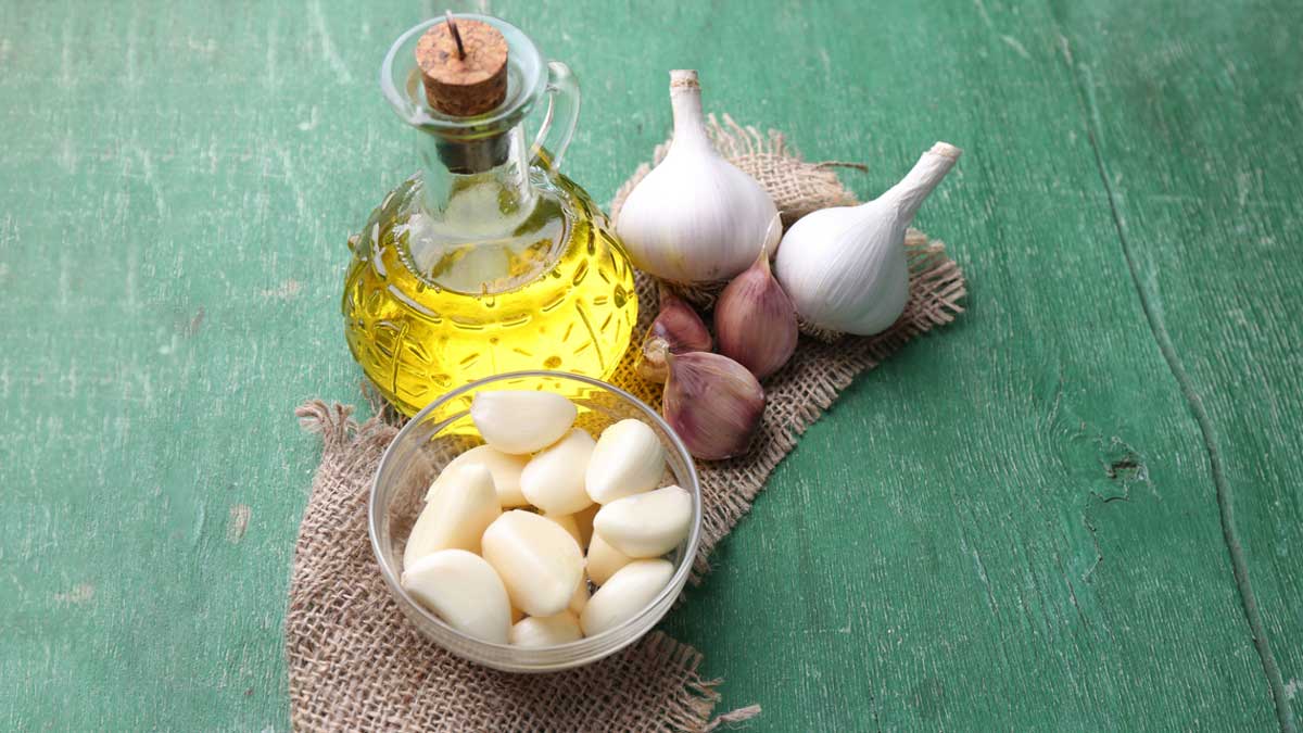Hair Fall to Toothache: Garlic Oil Is The Solution To Your Everyday ...