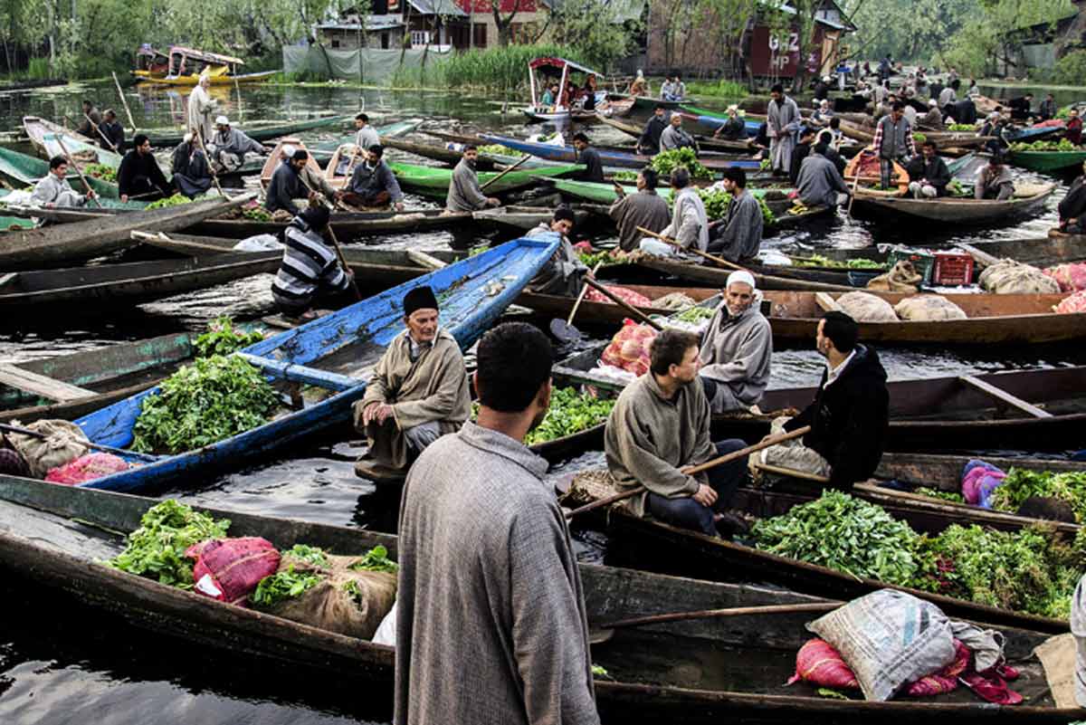 जानें दुनिया की फ्लोटिंग मार्केट्स के बारे में | floating markets in ...