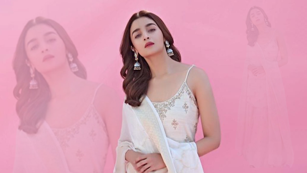 कुर्ती घेरे के ये लेटेस्ट डिजाइन आपके लुक में लगा देंगे चार चांद ...