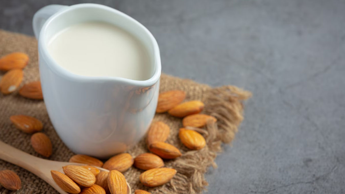 How to Make Almond Milk , பாதாம் பால் செய்வது எப்படி | how to make ...