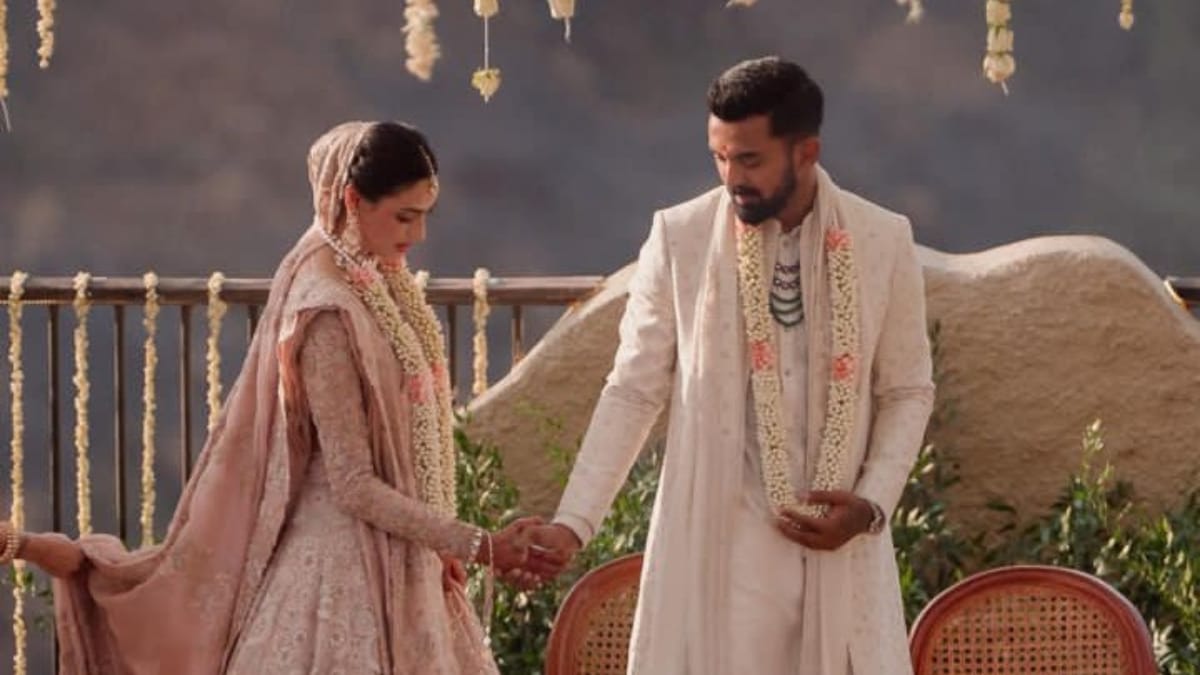 Athiya Shetty & KL Rahul Are Married, See Post Wedding Pics | HerZindagi Athiya Shetty & KL Rahul Are Married, See Post Wedding Pics | HerZindagi