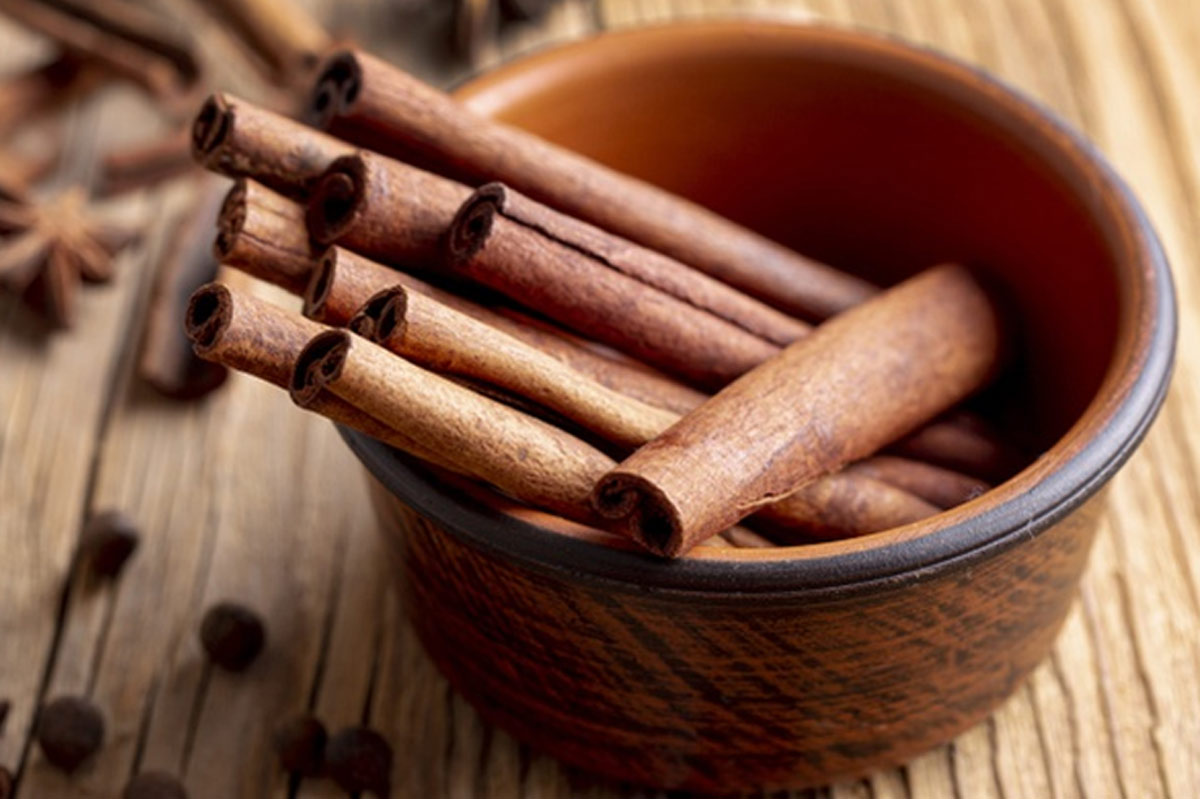 क्या आपको पता है उस दौर के बारे में जिसमें दालचीनी के पीछे छिड़ गई थी ...