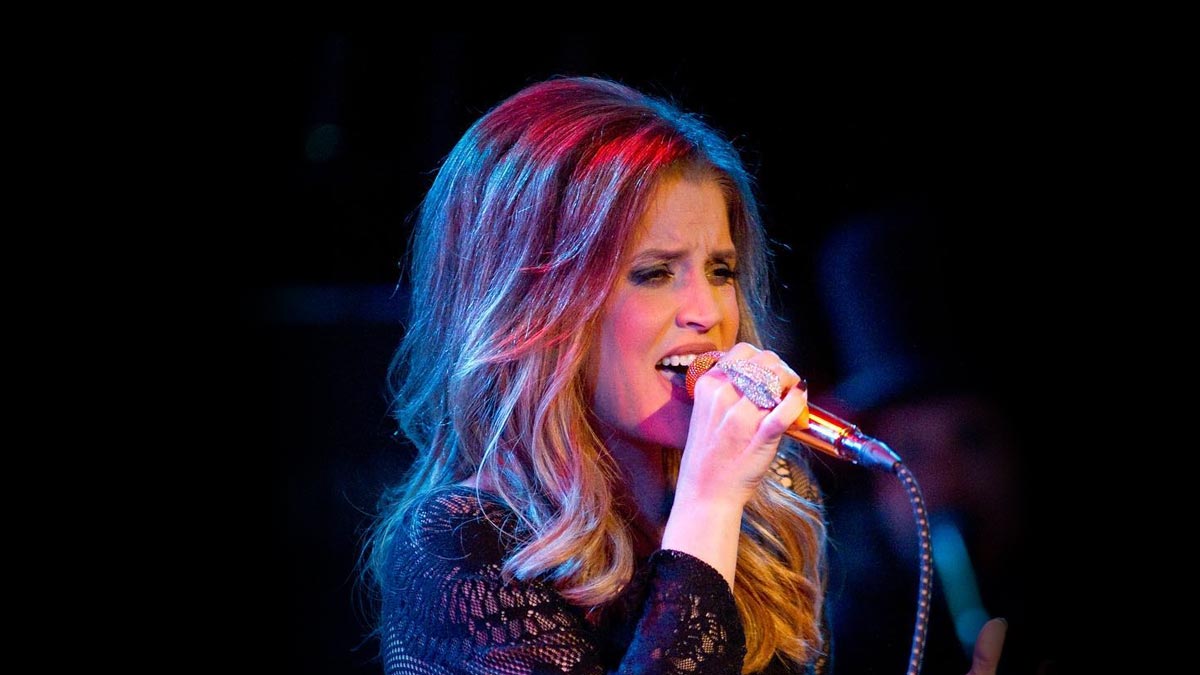 Who Is Lisa Marie Presley? Elvis Presley’s Only Daughter Passes Away At ...