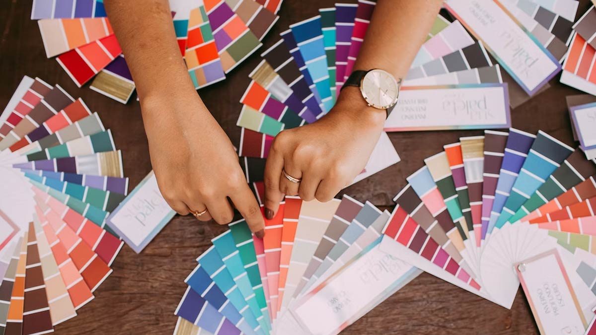 Best Colours For Saturday Borns | शनिवार को जन्में लोगों के शुभ रंग ...