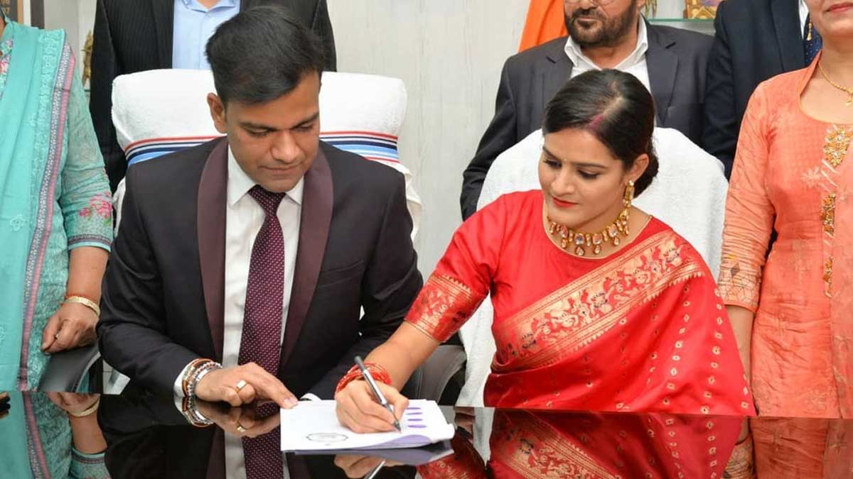 Photos: जानें IPS Navjot Simi और IAS तुषार सिंगला की बेहद खास लव स्टोरी ...