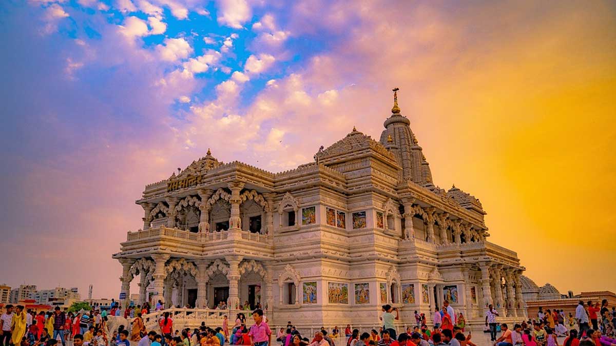 What Do You Do Before Entering A Temple | मंदिर में प्रवेश के नियम ...
