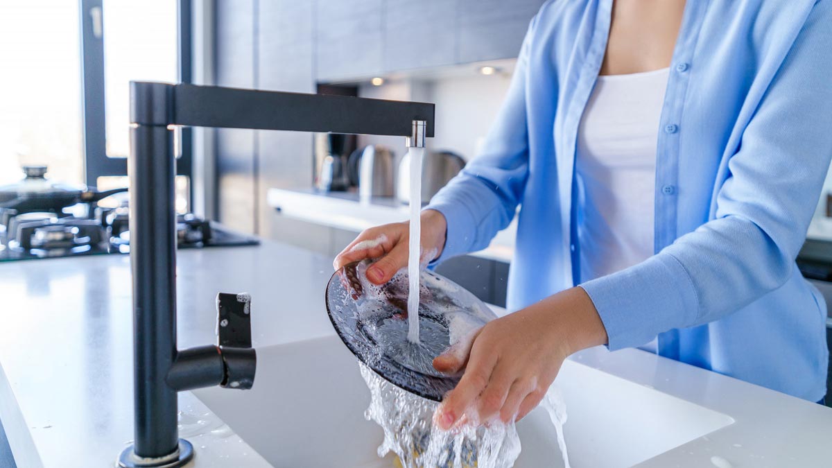 Mistakes to Avoid When Washing Vessels | பாத்திரம் கழுவும் போது ...