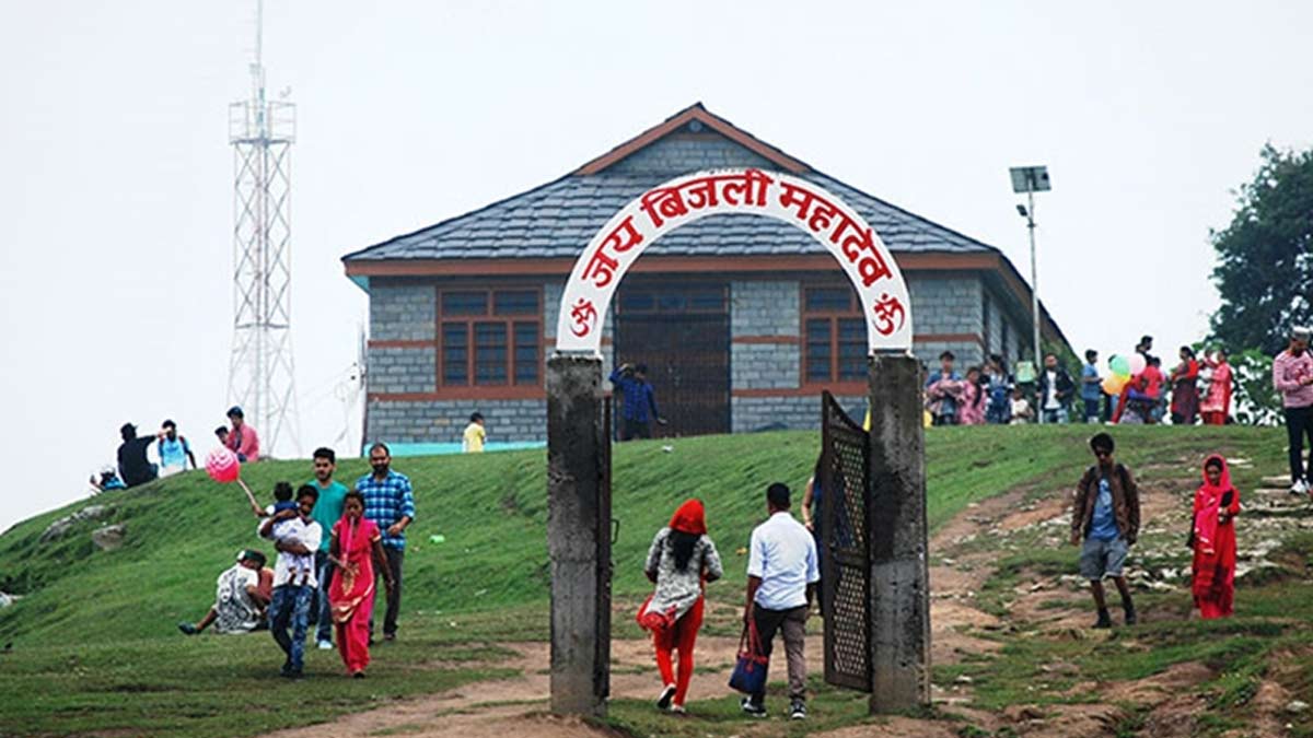 हर 12 साल बाद इस शिवलिंग पर गिरती है बिजली, आप भी जानें इस मंदिर की ...