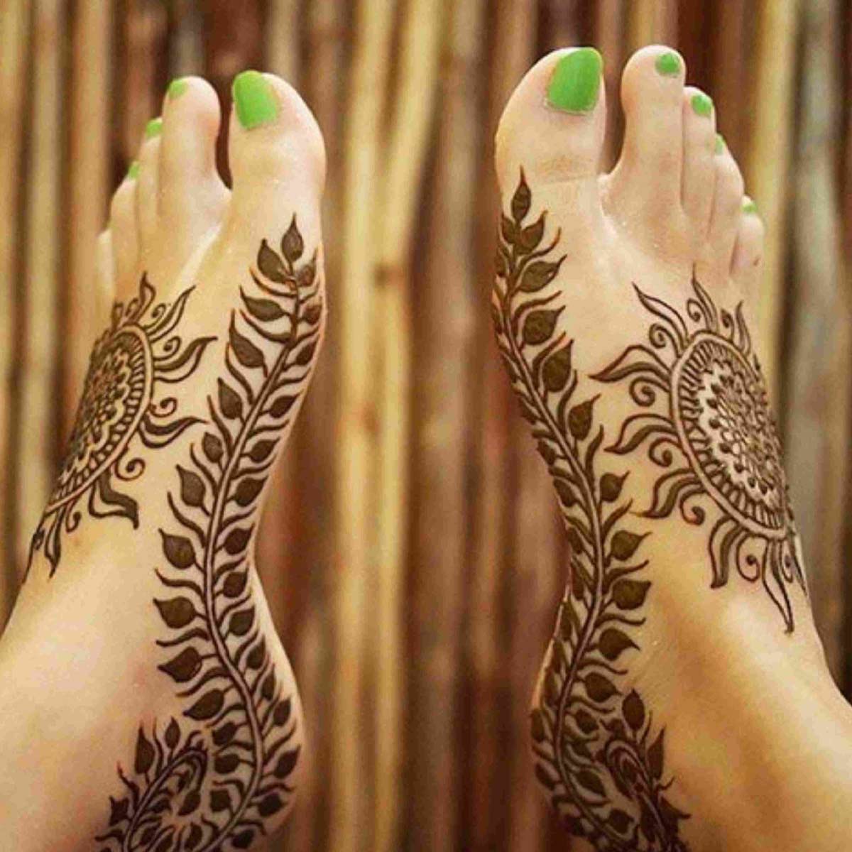 चौड़े पैरों की शोभा बढ़ाएंगे मेहंदी के ये आसान डिजाइंस | simple mehndi ...