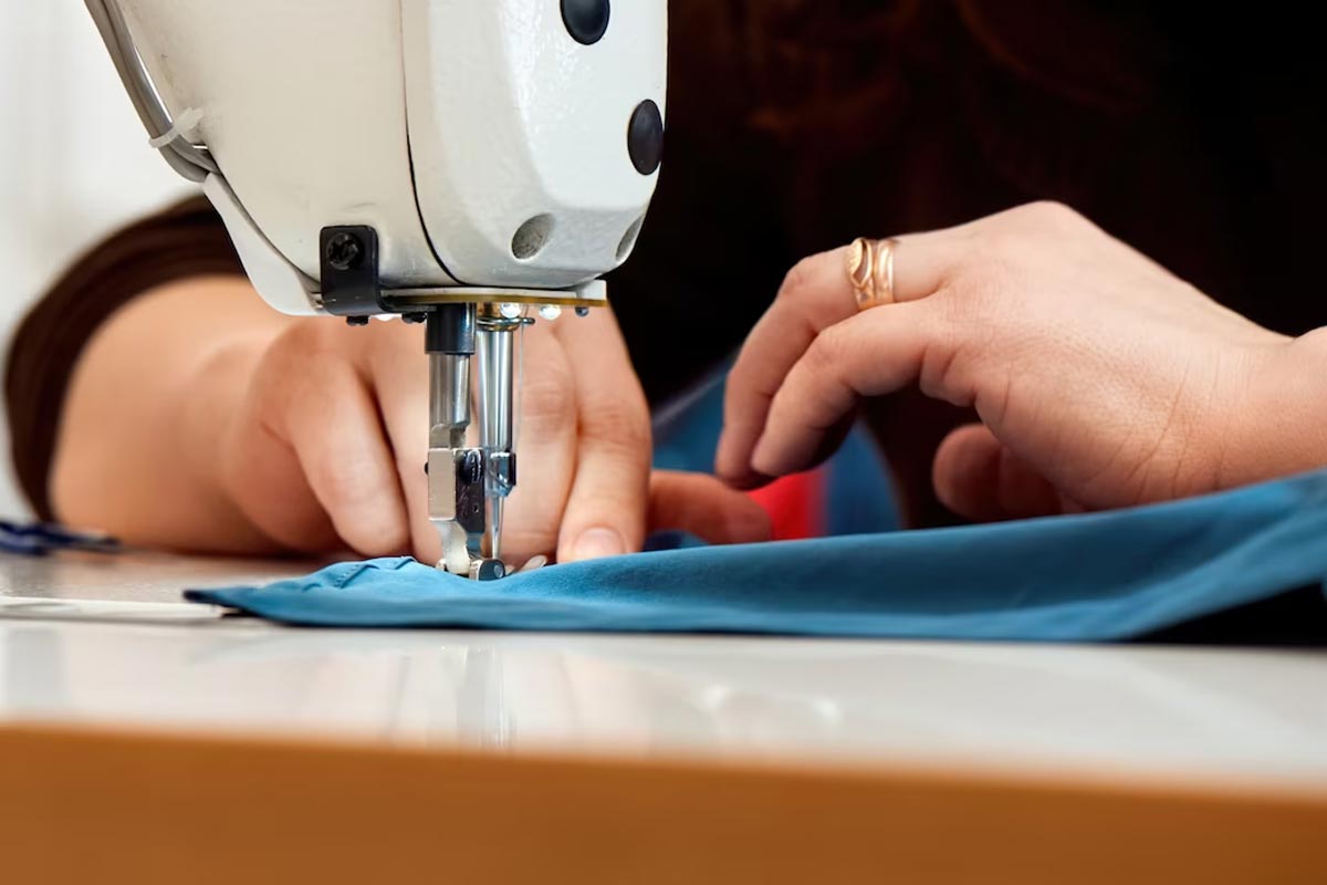 Sustainable Fashion: घर में रखे पुराने कपड़ों से कैसे बनाएं डिजाइनर टॉप ...