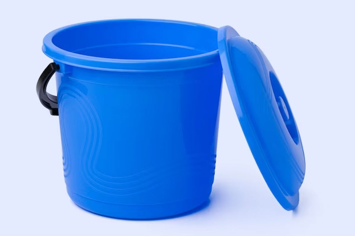 बाथरूम में क्यों नहीं रखनी चाहिए खाली बाल्टी, जानें क्या कहता है ...