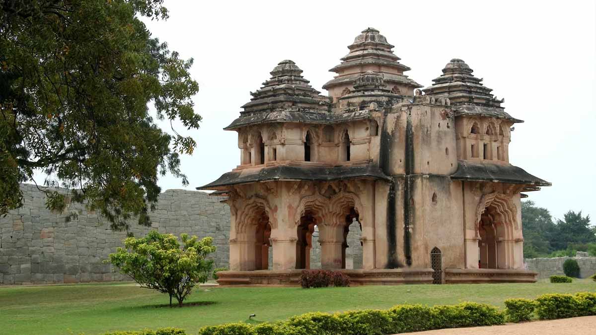 लोटस महल के दर्शन किए बिना अधूरा है हम्पी का टूर, रोचक है इतिहास ...