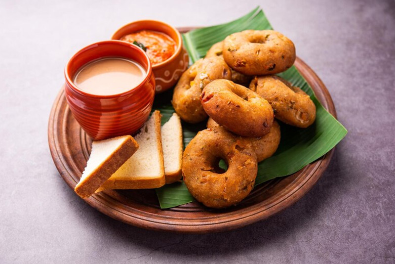 गर्मागर्म पकौड़े ही नहीं, बल्कि कलमी वड़ा खाकर भी कर सकते हैं बारिश के ...