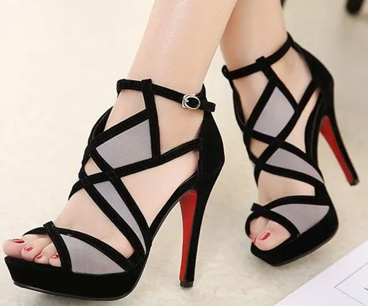 चौड़े हैं पैर तो पहनें इस तरह के फुटवियर, दिखेंगी आकर्षक | footwear ...