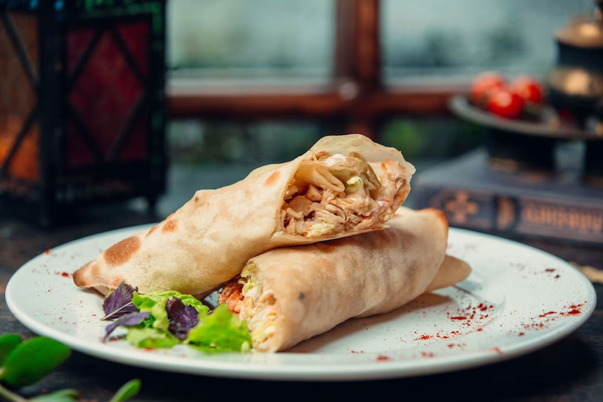 घर पर चिकन शवरमा बनाते वक्त इन बातों का रखें ध्यान | how to make ...