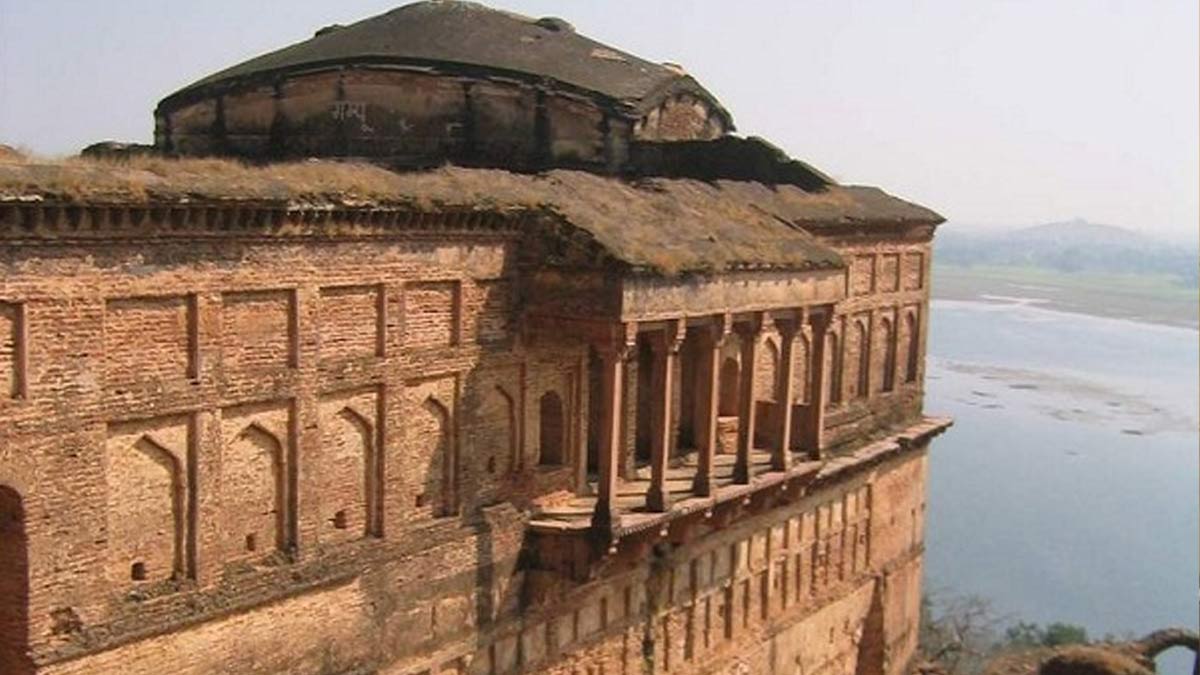 आखिर क्यों इस किले के गेट पर होती है 7 लड़कियों की पूजा | why girls are ...