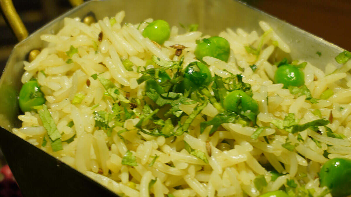 ट्रेन वाले रेस्टोरेंट का लेना हो मजा तो कैलाश कॉलोनी की इस जगह को करें ...