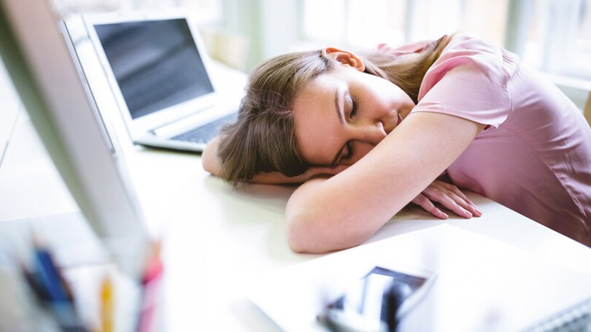 दोपहर में लंच के बाद लें नींद की झपकी, मिलेंगे कई फायदे | benefits of ...