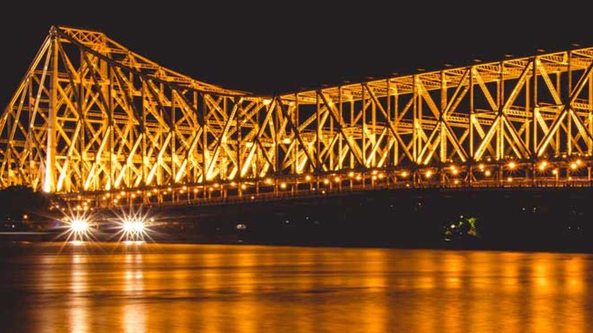 आखिर क्यों हावड़ा पुल रात 12 बजे हो जाता है बंद? नहीं चलती कोई ट्रेन ...